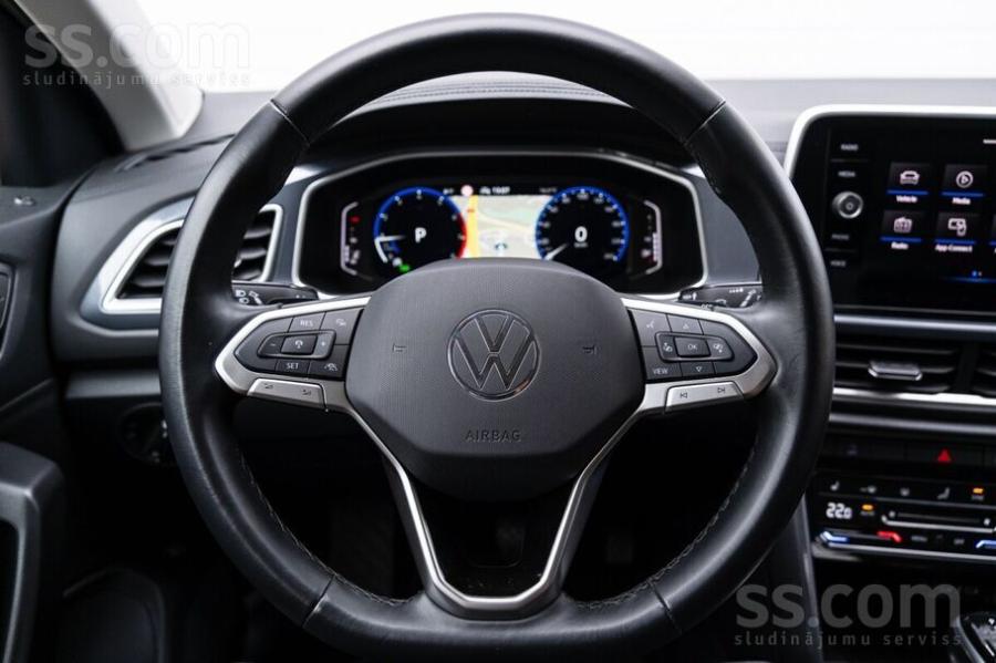 Black Volkswagen T-Roc 2023 in Riga, with an engine capacity of 1.50 L and mileage of 55 thousand km for 24250 €, photo 24 on AUTOMOTO.COM.LV