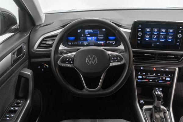 Black Volkswagen T-Roc 2024 in Vilnius, with an engine capacity of 1.50 L and mileage of 37 thousand km for 23990 €, photo 11 on AUTOMOTO.COM.LV