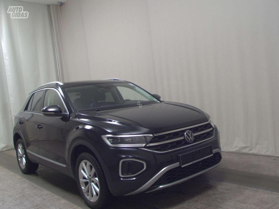 Black Volkswagen T-Roc 2024 in Kaunas, with an engine capacity of 1.00 L and mileage of 32 thousand km for 23249 €, photo 3 on AUTOMOTO.COM.LV