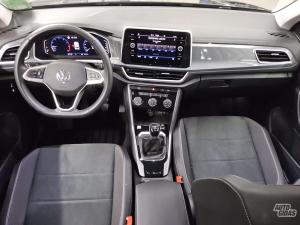 Black Volkswagen T-Roc 2024 in Kaunas, with an engine capacity of 1.00 L and mileage of 32 thousand km for 23249 €, photo 5 on AUTOMOTO.COM.LV
