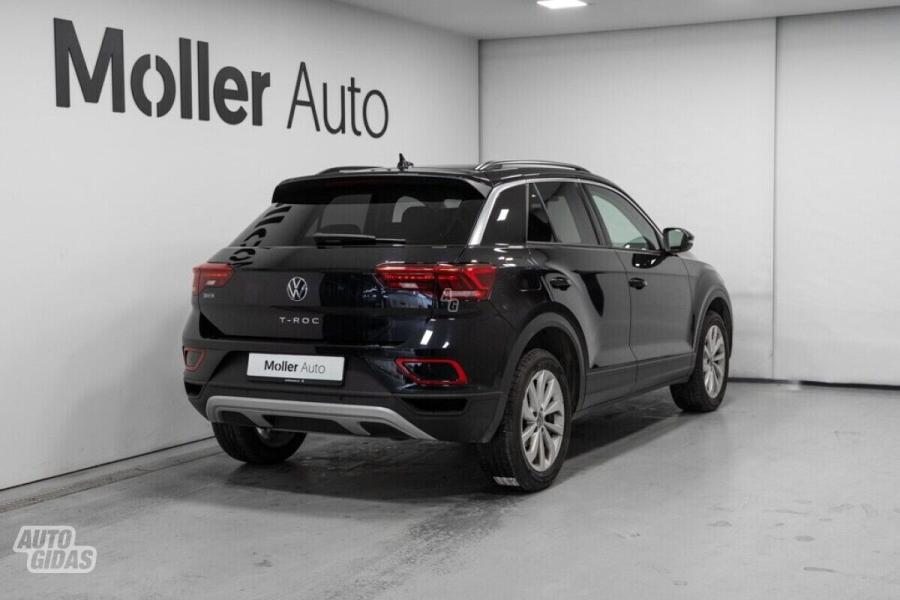Melns Volkswagen T-Roc 2024 Viļņa, ar dzinēja tilpumu 1.50 L un nobraukumu 29 tūkst. km par 23700 €, foto 4 vietnē AUTOMOTO.COM.LV