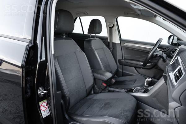 Black Volkswagen T-Roc 2024 in Riga, with an engine capacity of 1.50 L and mileage of 51 thousand km for 24450 €, photo 7 on AUTOMOTO.COM.LV
