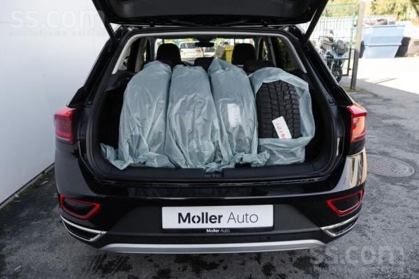 Black Volkswagen T-Roc 2024 in Riga, with an engine capacity of 1.50 L and mileage of 51 thousand km for 24450 €, photo 9 on AUTOMOTO.COM.LV
