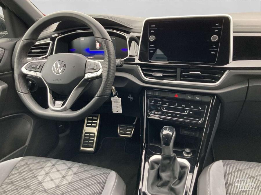 Melns Volkswagen T-Roc 2025 Kauņa, ar dzinēja tilpumu 1.50 L un nobraukumu 15 tūkst. km par 33083 €, foto 5 vietnē AUTOMOTO.COM.LV