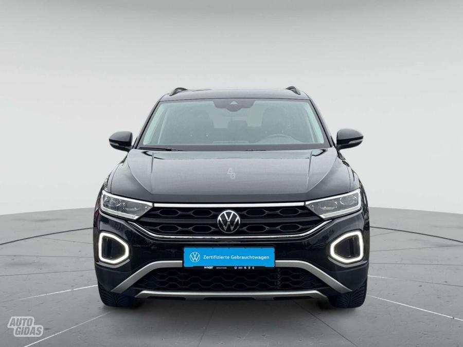 Black Volkswagen T-Roc 2025 in Kaunas, with an engine capacity of 1.00 L and mileage of 23 thousand km for 25312 €, photo 3 on AUTOMOTO.COM.LV