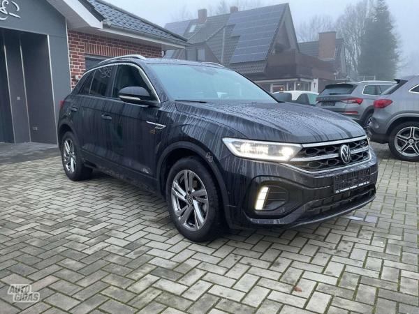 Black Volkswagen T-Roc 2025 in Kaunas, with an engine capacity of 1.50 L and mileage of 26 thousand km for 32068 €, photo 3 on AUTOMOTO.COM.LV