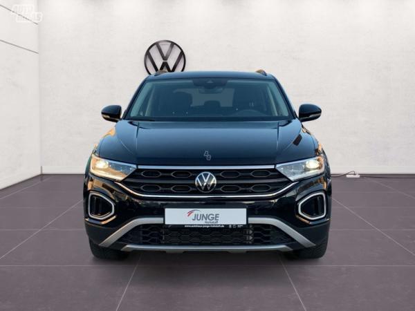 Melns Volkswagen T-Roc 2025 Kauņa, ar dzinēja tilpumu 1.00 L un nobraukumu 17 tūkst. km par 25912 €, foto 4 vietnē AUTOMOTO.COM.LV