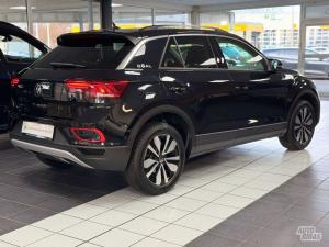 Black Volkswagen T-Roc 2025 in Kaunas, with an engine capacity of 2.00 L and mileage of 21 thousand km for 33209 €, photo 5 on AUTOMOTO.COM.LV