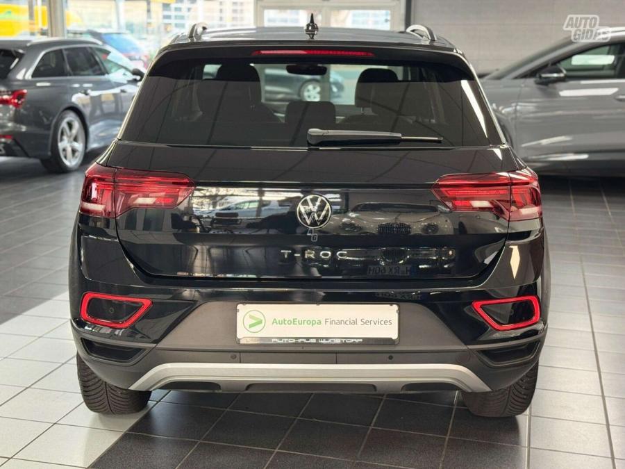 Black Volkswagen T-Roc 2025 in Kaunas, with an engine capacity of 2.00 L and mileage of 21 thousand km for 33209 €, photo 6 on AUTOMOTO.COM.LV