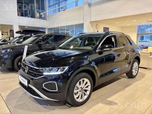 Melns Volkswagen T-Roc 2026 Valmiera, ar dzinēja tilpumu 1.50 L un nobraukumu 7 tūkst. km par 28700 €, foto 1 vietnē AUTOMOTO.COM.LV