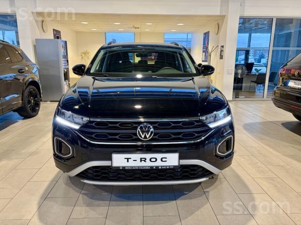 Melns Volkswagen T-Roc 2026 Valmiera, ar dzinēja tilpumu 1.50 L un nobraukumu 7 tūkst. km par 28700 €, foto 2 vietnē AUTOMOTO.COM.LV