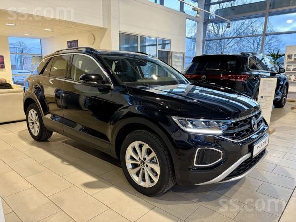 Melns Volkswagen T-Roc 2026 Valmiera, ar dzinēja tilpumu 1.50 L un nobraukumu 7 tūkst. km par 28700 €, foto 3 vietnē AUTOMOTO.COM.LV