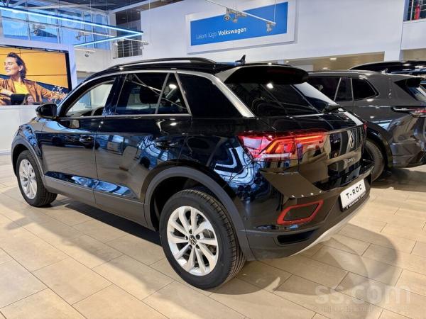 Melns Volkswagen T-Roc 2026 Valmiera, ar dzinēja tilpumu 1.50 L un nobraukumu 7 tūkst. km par 28700 €, foto 4 vietnē AUTOMOTO.COM.LV