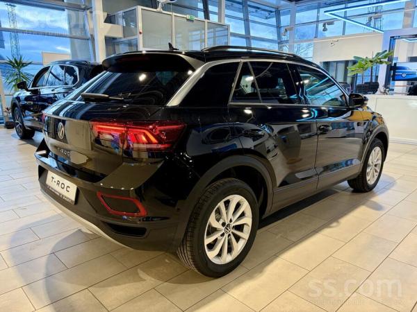 Melns Volkswagen T-Roc 2026 Valmiera, ar dzinēja tilpumu 1.50 L un nobraukumu 7 tūkst. km par 28700 €, foto 5 vietnē AUTOMOTO.COM.LV