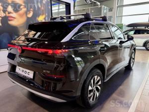 Black Volkswagen T-Roc 2026 in Valmiera, with an engine capacity of 1.50 L and mileage of 0 thousand km for 30900 €, photo 5 on AUTOMOTO.COM.LV