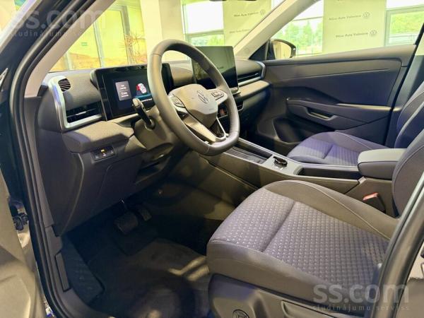Melns Volkswagen T-Roc 2026 Valmiera, ar dzinēja tilpumu 1.50 L un nobraukumu 0 tūkst. km par 30900 €, foto 9 vietnē AUTOMOTO.COM.LV