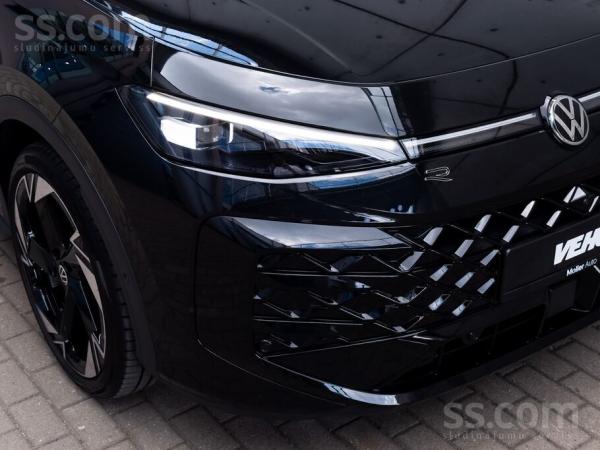 Black Volkswagen T-Roc 2026 in Riga, with an engine capacity of 1.50 L and mileage of 4 thousand km for 39900 €, photo 3 on AUTOMOTO.COM.LV