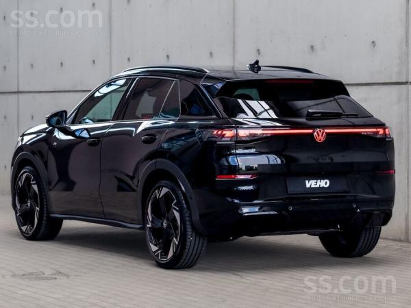 Black Volkswagen T-Roc 2026 in Riga, with an engine capacity of 1.50 L and mileage of 4 thousand km for 39900 €, photo 8 on AUTOMOTO.COM.LV