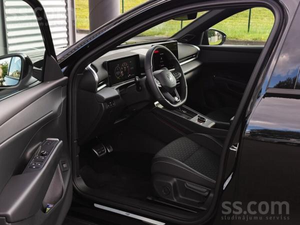 Black Volkswagen T-Roc 2026 in Riga, with an engine capacity of 1.50 L and mileage of 4 thousand km for 39900 €, photo 10 on AUTOMOTO.COM.LV