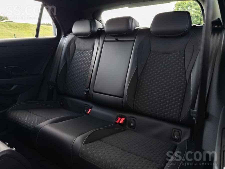 Melns Volkswagen T-Roc 2026 Rīga, ar dzinēja tilpumu 1.50 L un nobraukumu 4 tūkst. km par 35900 €, foto 14 vietnē AUTOMOTO.COM.LV