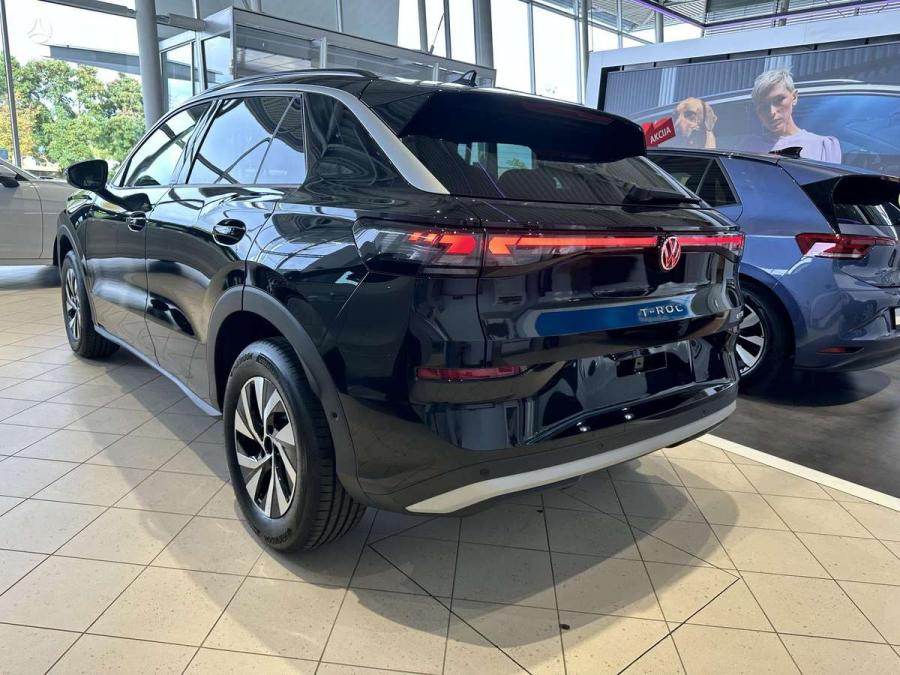 Black Volkswagen T-Roc 2026 in Siauliai, with an engine capacity of 1.50 L and mileage of 0 thousand km for 32200 €, photo 5 on AUTOMOTO.COM.LV