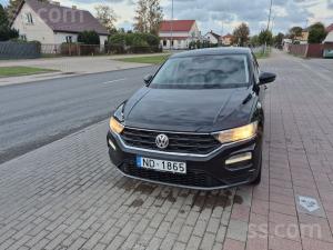Black Volkswagen T-Roc 2018 in Liepaja, with an engine capacity of 1.50 L and mileage of 137 thousand km for 15500 €, photo 3 on AUTOMOTO.COM.LV