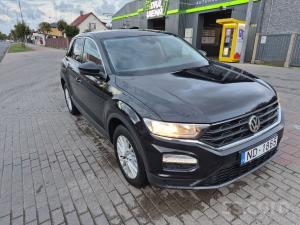 Black Volkswagen T-Roc 2018 in Liepaja, with an engine capacity of 1.50 L and mileage of 137 thousand km for 15500 €, photo 4 on AUTOMOTO.COM.LV