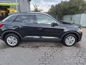 Black Volkswagen T-Roc 2018 in Liepaja, with an engine capacity of 1.50 L and mileage of 137 thousand km for 15500 €, photo 5 on AUTOMOTO.COM.LV