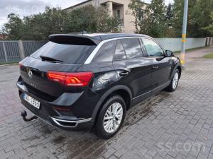 Black Volkswagen T-Roc 2018 in Liepaja, with an engine capacity of 1.50 L and mileage of 137 thousand km for 15500 €, photo 6 on AUTOMOTO.COM.LV