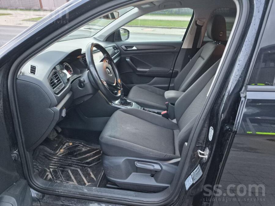 Black Volkswagen T-Roc 2018 in Liepaja, with an engine capacity of 1.50 L and mileage of 137 thousand km for 15500 €, photo 8 on AUTOMOTO.COM.LV