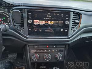 Black Volkswagen T-Roc 2018 in Liepaja, with an engine capacity of 1.50 L and mileage of 137 thousand km for 15500 €, photo 10 on AUTOMOTO.COM.LV