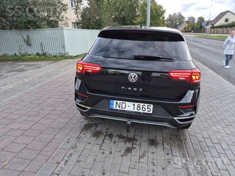 Black Volkswagen T-Roc 2018 in Liepaja, with an engine capacity of 1.50 L and mileage of 137 thousand km for 15500 €, photo 11 on AUTOMOTO.COM.LV