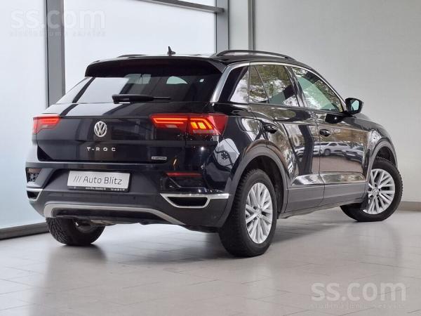 Black Volkswagen T-Roc 2019 in Riga, with an engine capacity of 2.00 L and mileage of 227 thousand km for 14900 €, photo 2 on AUTOMOTO.COM.LV