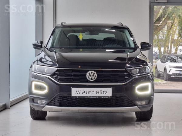 Black Volkswagen T-Roc 2019 in Riga, with an engine capacity of 2.00 L and mileage of 227 thousand km for 14900 €, photo 4 on AUTOMOTO.COM.LV