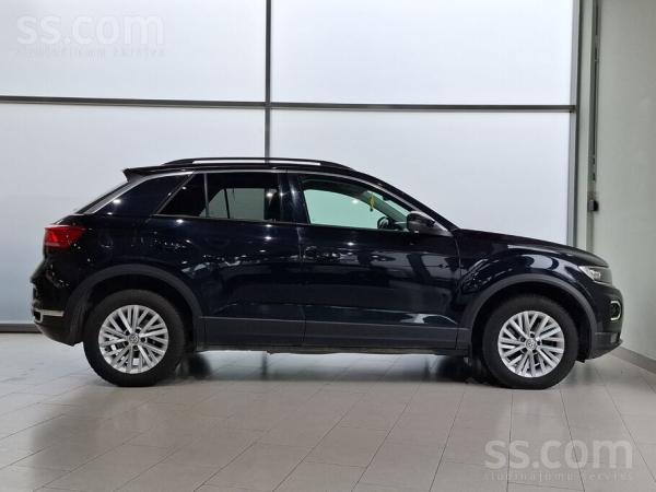 Black Volkswagen T-Roc 2019 in Riga, with an engine capacity of 2.00 L and mileage of 227 thousand km for 14900 €, photo 5 on AUTOMOTO.COM.LV
