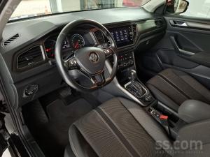 Black Volkswagen T-Roc 2019 in Riga, with an engine capacity of 2.00 L and mileage of 227 thousand km for 14900 €, photo 6 on AUTOMOTO.COM.LV