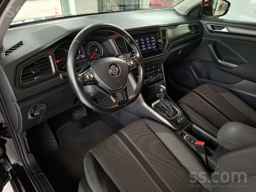 Black Volkswagen T-Roc 2019 in Riga, with an engine capacity of 2.00 L and mileage of 227 thousand km for 14900 €, photo 6 on AUTOMOTO.COM.LV