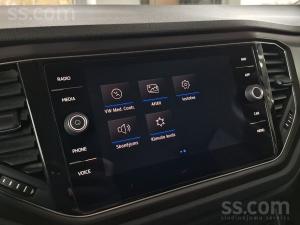 Black Volkswagen T-Roc 2019 in Riga, with an engine capacity of 2.00 L and mileage of 227 thousand km for 14900 €, photo 15 on AUTOMOTO.COM.LV