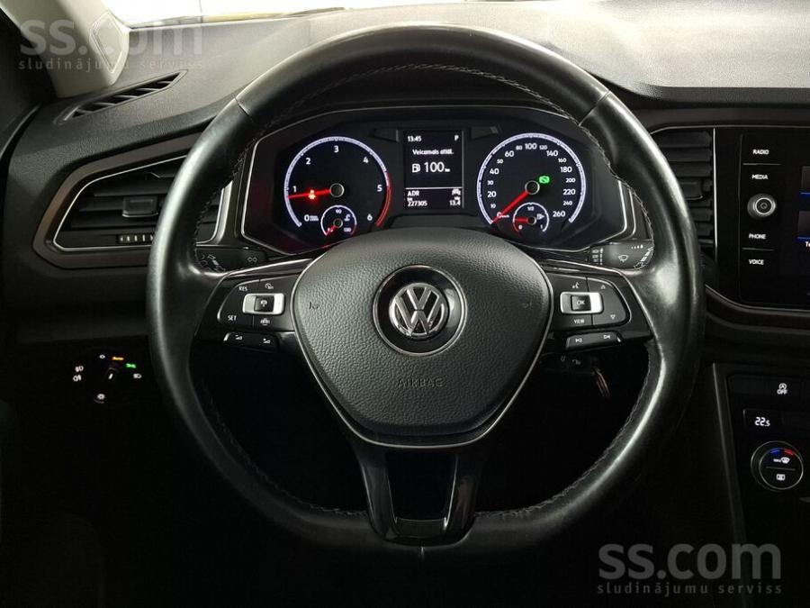 Black Volkswagen T-Roc 2019 in Riga, with an engine capacity of 2.00 L and mileage of 227 thousand km for 14900 €, photo 21 on AUTOMOTO.COM.LV