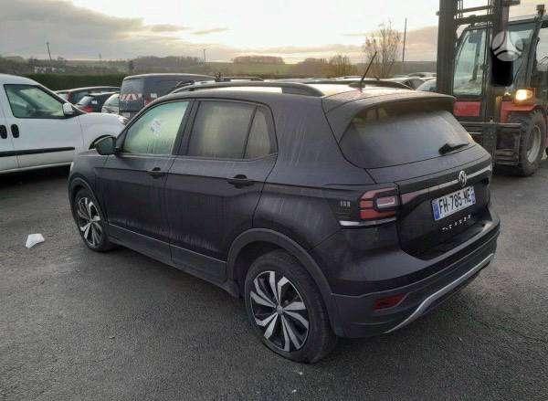 Black Volkswagen T-Roc 2019 in Kaunas, with an engine capacity of 1.00 L and mileage of 70 thousand km for 11700 €, photo 4 on AUTOMOTO.COM.LV