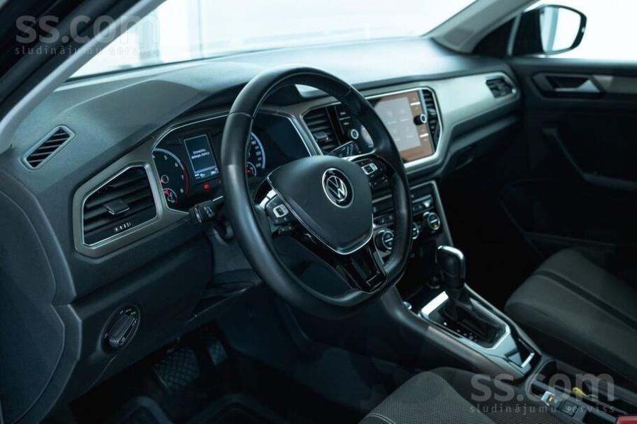 Melns Volkswagen T-Roc 2020 Rīga, ar dzinēja tilpumu 1.50 L un nobraukumu 82 tūkst. km par 17900 €, foto 4 vietnē AUTOMOTO.COM.LV