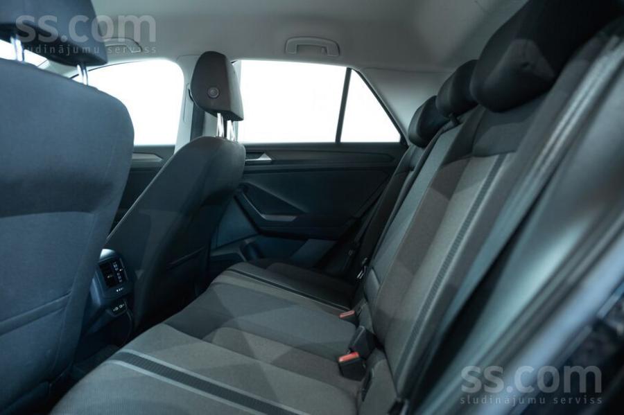 Melns Volkswagen T-Roc 2020 Rīga, ar dzinēja tilpumu 1.50 L un nobraukumu 82 tūkst. km par 17900 €, foto 7 vietnē AUTOMOTO.COM.LV