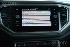 Melns Volkswagen T-Roc 2020 Rīga, ar dzinēja tilpumu 1.50 L un nobraukumu 82 tūkst. km par 17900 €, foto 24 vietnē AUTOMOTO.COM.LV