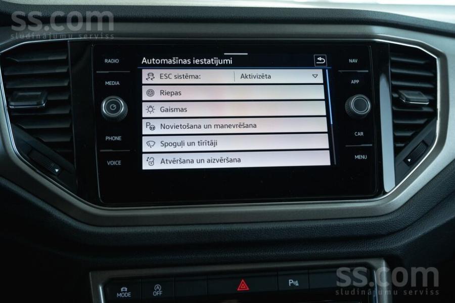 Melns Volkswagen T-Roc 2020 Rīga, ar dzinēja tilpumu 1.50 L un nobraukumu 82 tūkst. km par 17900 €, foto 24 vietnē AUTOMOTO.COM.LV