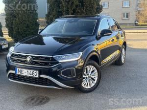 Melns Volkswagen T-Roc 2022 Jelgava, ar dzinēja tilpumu 1.50 L un nobraukumu 0 tūkst. km par 18700 €, foto  vietnē AUTOMOTO.COM.LV