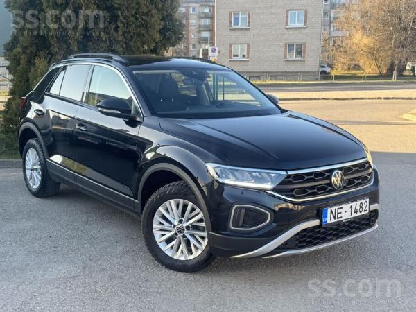 Black Volkswagen T-Roc 2022 in Jelgava, with an engine capacity of 1.50 L and mileage of 0 thousand km for 18700 €, photo 3 on AUTOMOTO.COM.LV