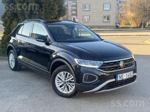 Melns Volkswagen T-Roc 2022 Jelgava, ar dzinēja tilpumu 1.50 L un nobraukumu 0 tūkst. km par 18700 €, foto 4 vietnē AUTOMOTO.COM.LV