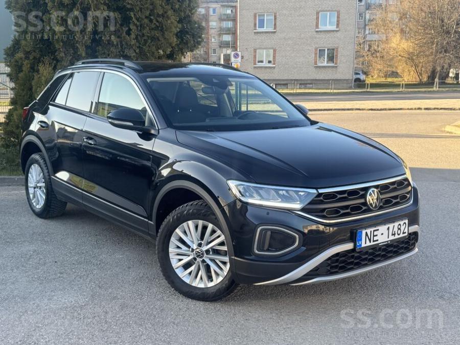 Melns Volkswagen T-Roc 2022 Jelgava, ar dzinēja tilpumu 1.50 L un nobraukumu 0 tūkst. km par 18700 €, foto 4 vietnē AUTOMOTO.COM.LV