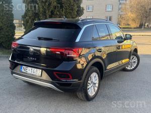Melns Volkswagen T-Roc 2022 Jelgava, ar dzinēja tilpumu 1.50 L un nobraukumu 0 tūkst. km par 18700 €, foto 5 vietnē AUTOMOTO.COM.LV