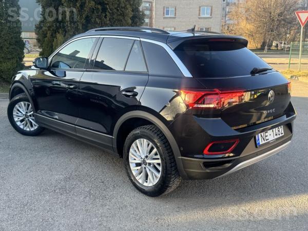 Black Volkswagen T-Roc 2022 in Jelgava, with an engine capacity of 1.50 L and mileage of 0 thousand km for 18700 €, photo 6 on AUTOMOTO.COM.LV